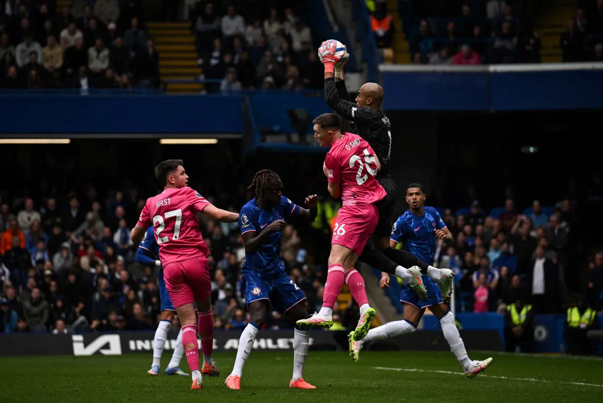 Chelsea draw 2–2 with Ipswich, Liverpool edge West Ham in dramatic ...