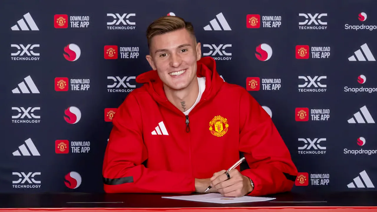 Manchester United complete signing of forward Benjamin Sesko - The ...
