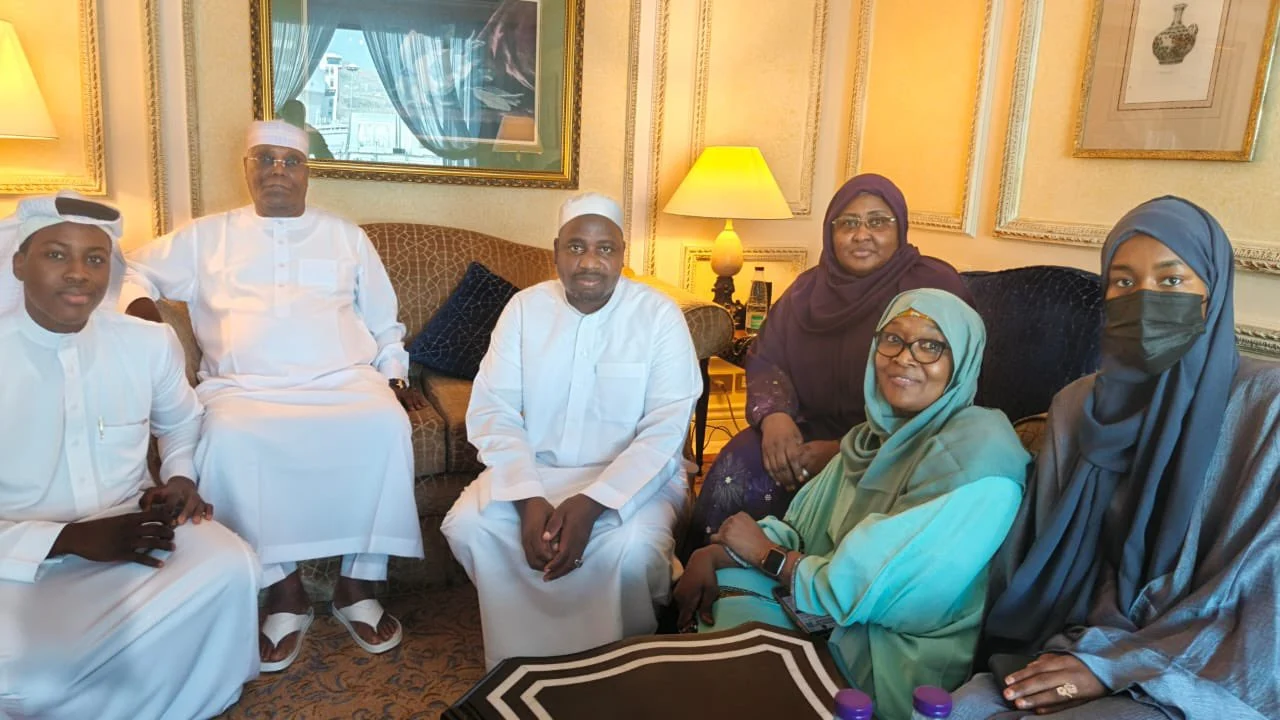 Atiku hosts Aisha Buhari, family in Saudi Arabia during Umrah - The ...